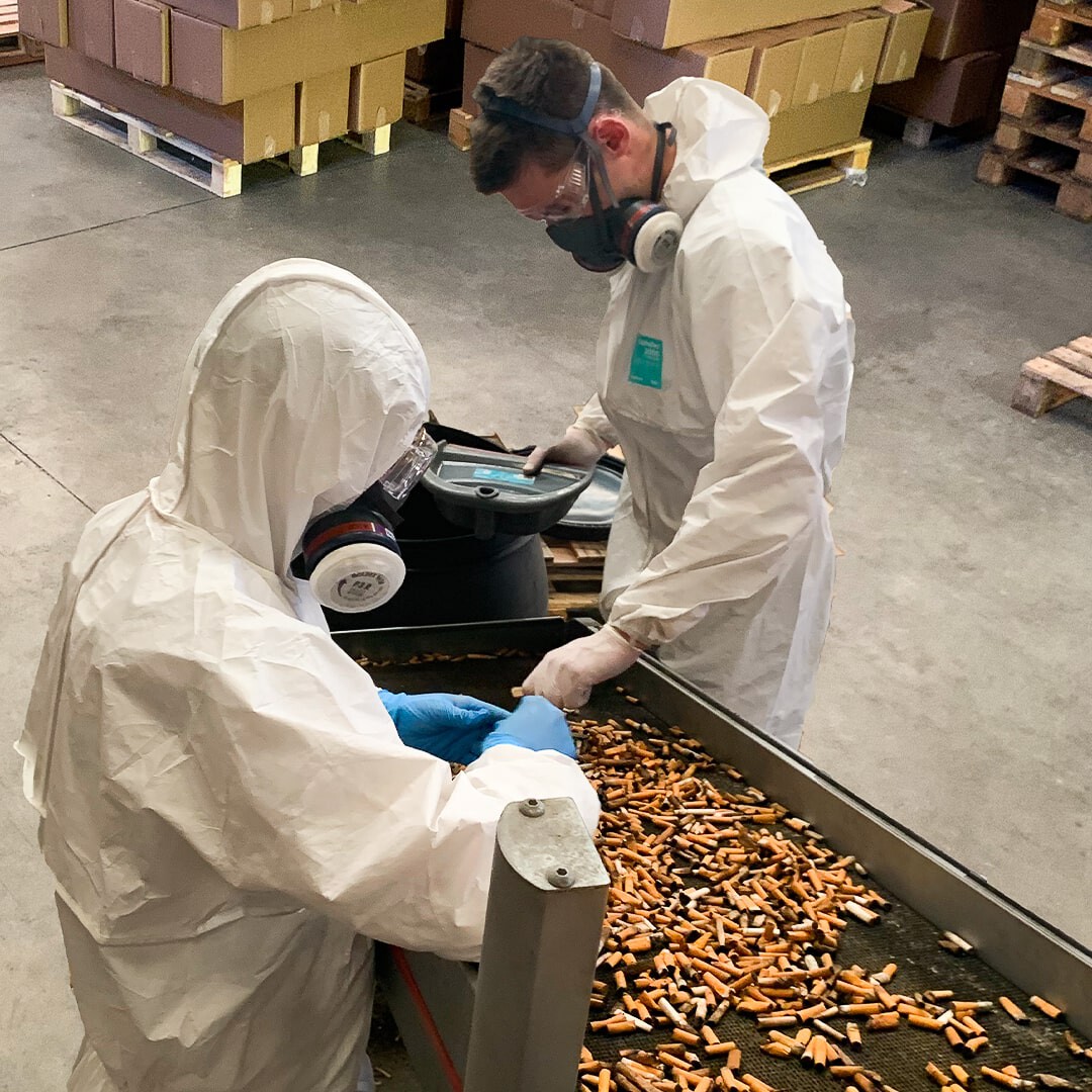 Una empresa dedicada a recoger y reciclar colillas