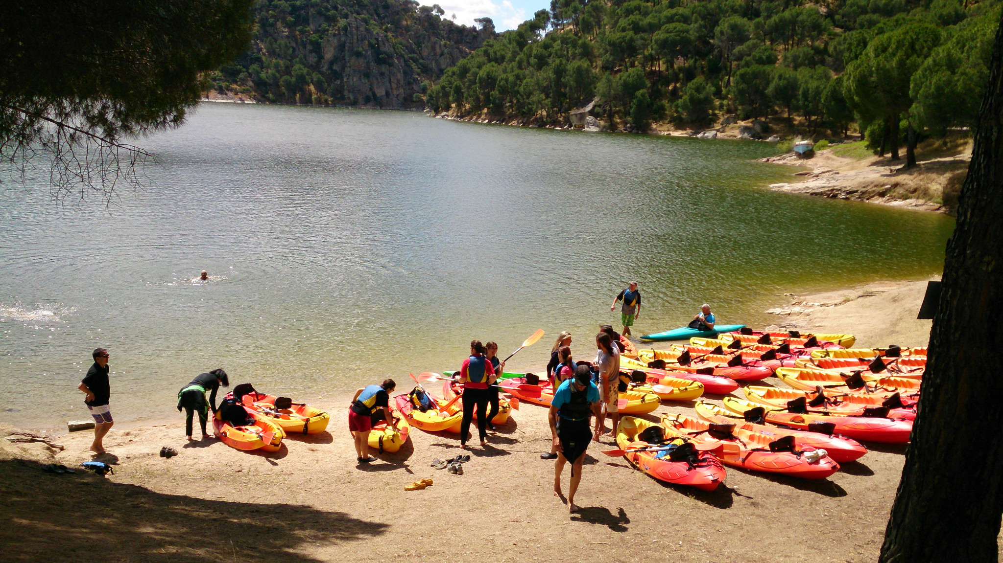 Ruta al pantano de San Juan: la playa con bandera azul de Madrid